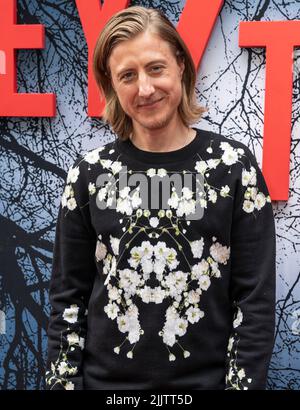 Scott Turner Schofield attends the 27th Annual GLAAD Media Awards at ...