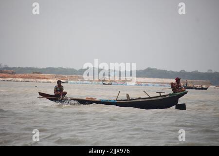 17-Apr-22 Babuganj, Barisal, Bangladesh.Small fishing boats are ...