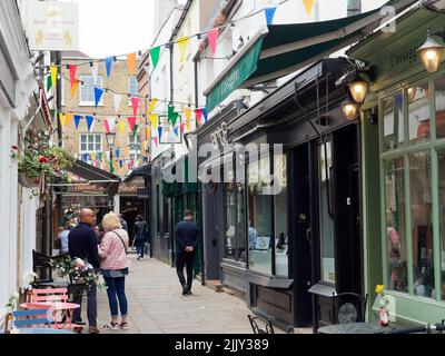 Small shops in Paved Court, Richmond upon Thames, Surrey Stock Photo ...