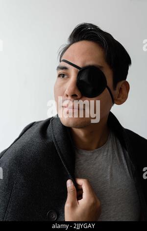 Man wearing eye patch Stock Photo - Alamy