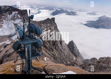 Repeaters with powerful Radio Antennas for Telecommunications of ...