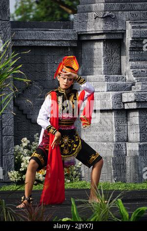 Indonesian dancer perform Remo Dance to celebrate world dance day Stock ...