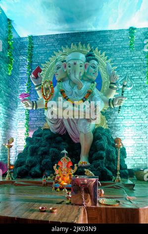 Huge idol of ganesha at the time of Ganpati festival in Mumbai state ...