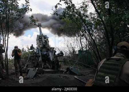Ukrainian servicemen fire a M777 howitzer towards Russian positions at ...