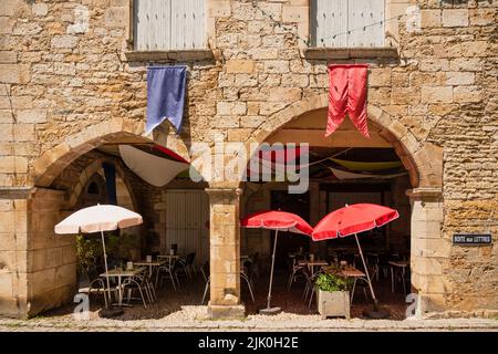 Villeneuve-d'Aveyron is a so-called bastide comtal, founded by Raymond ...