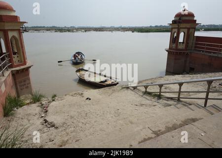 Guptar Ghat or Narayan Ghat along the Ganges. Civil Lines, Kanpur, Uttar Pradesh, India Stock ...