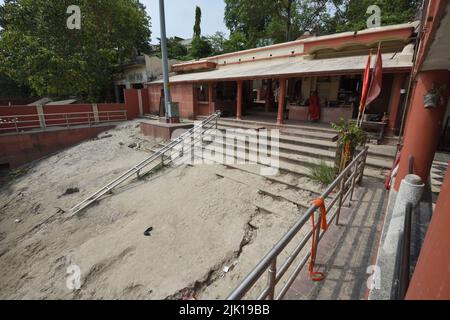Guptar Ghat or Narayan Ghat along the Ganges. Civil Lines, Kanpur, Uttar Pradesh, India Stock ...