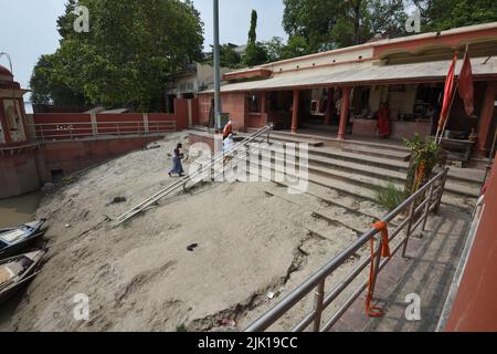 Guptar Ghat or Narayan Ghat along the Ganges. Civil Lines, Kanpur, Uttar Pradesh, India Stock ...