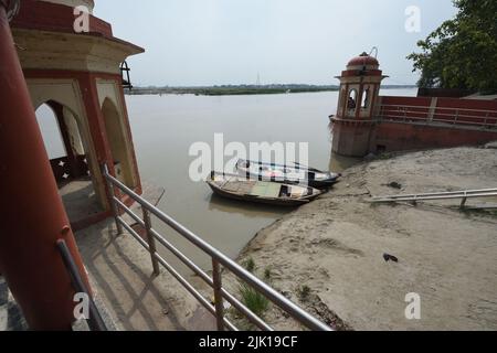 Guptar Ghat or Narayan Ghat along the Ganges. Civil Lines, Kanpur, Uttar Pradesh, India Stock ...