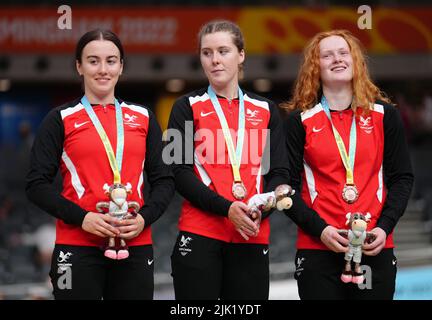 Lowri THOMAS, Rhian EDMUNDS, Emma FINUCANE of Wales in the women's team ...