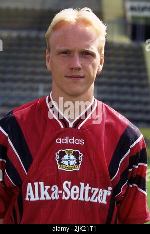 CARSTEN RAMELOW BAYER 04 LEVERKUSEN HAMPDEN PARK GLASGOW SCOTLAND 15 ...
