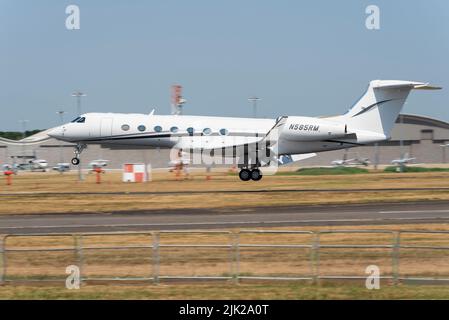 Gulfstream G550 private jet plane N37NG departing after visiting the ...