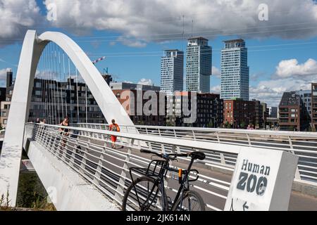 Isoisänsilta footbridge from Kalasatama district to Mustikkamaa island ...