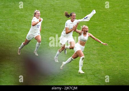 England's Chloe Kelly, right, celebrates after scoring the decisive ...