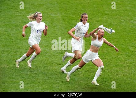 England's Chloe Kelly (right) celebrates scoring their side's second ...