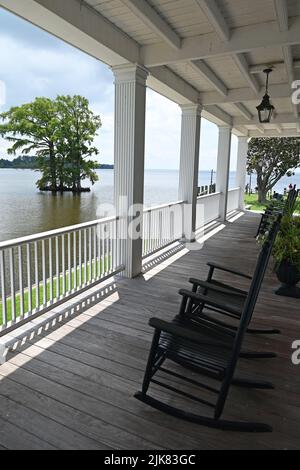 waterfront downtown of edenton nc Stock Photo - Alamy