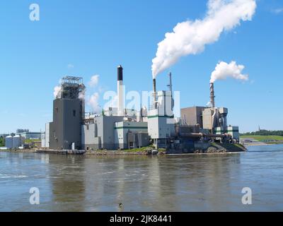 Irving Pulp Mill Saint John River, Fallsview Park, Saint John, New ...