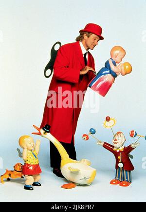 ROBIN WILLIAMS in TOYS (1992), directed by BARRY LEVINSON. Credit: 20TH ...