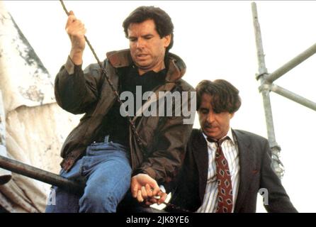 LIVE WIRE Pierce Brosnan and Ron Silver Date: 1992 Stock Photo - Alamy