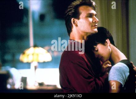 PATRICK SWAYZE and DEMI MOORE in GHOST 1990 director JERRY ZUCKER ...