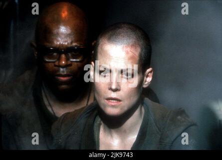 USA. Charles S. Dutton and Sigourney Weaver in a scene from the (C ...