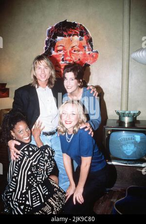 MAD TV, Nicole Sullivan, Kato Kaelin, Debra Wilson, Mary Scheer ...
