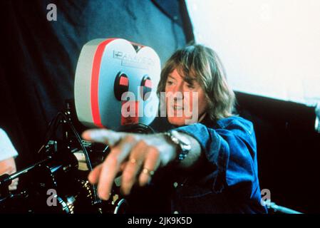 LOLITA, Adrian Lyne, Director, on the set, 1997 Stock Photo - Alamy