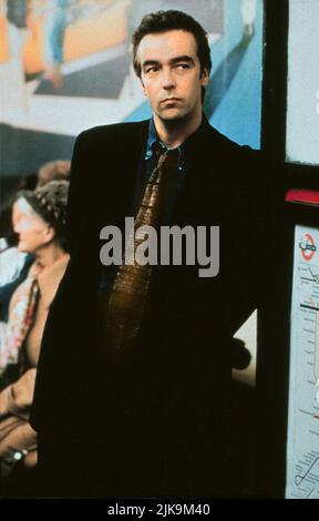 Film Still from "Sliding Doors" Gwyneth Paltrow, John Hannah © 1998 ...