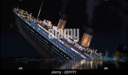 SINKING SCENE, TITANIC, 1997 Stock Photo - Alamy