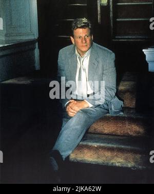 ZERO EFFECT, Ryan O'Neal, 1998, (c)Columbia Pictures/courtesy Everett ...