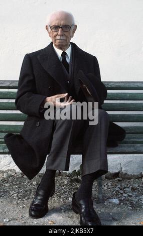 PEMAN , JOSE MARIA. ESCRITOR ESPAÑOL . CADIZ 1898 - 1981. REUNION DEL ...