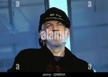 DONALD SUTHERLAND, VIRUS, 1999 Stock Photo - Alamy