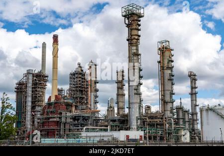 Esso Refinery, Botlek, production, logistics and tank facilities ...