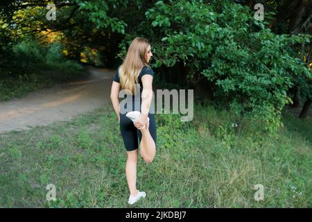 fitness model sports girl bent her knee and sprained her ligaments ...