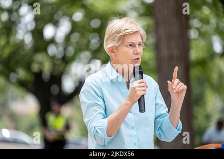 US Senator Elizabeth Warren Democrat speaks during campaign event at ...
