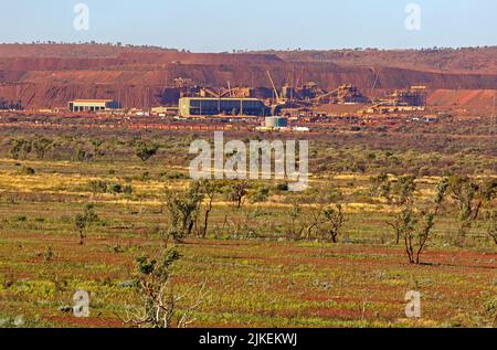 Marandoo iron ore mine Stock Photo - Alamy