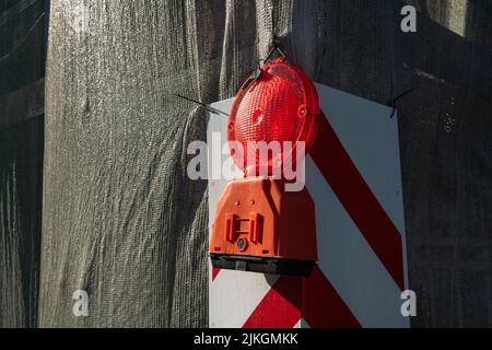 construction sites: the red flashing light for road construction sites ...
