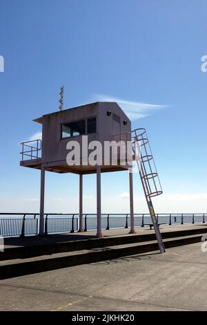 Pink hut on Cardiff Bay Barrage, Cardiff, Wales Stock Photo - Alamy