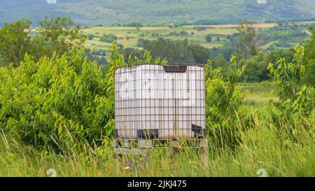 Plastic Tank Pallet Portable Water Storage at Field Stock Photo - Alamy