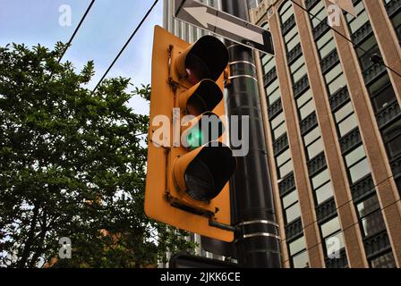 Green Right Arrow Traffic Light Green Right Arrow Traffic Light Stock ...