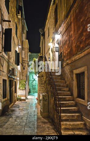 A beautiful shot of a narrow street in Cordoba, Spain, on a sunny day ...