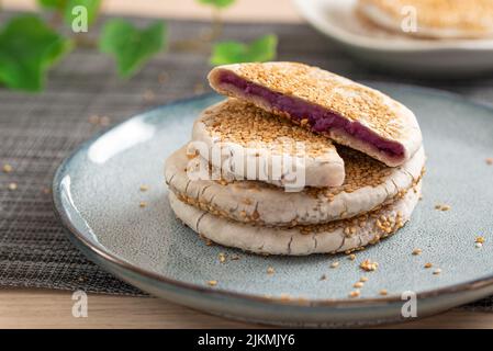 Chinese traditional style sesame pancake Stock Photo - Alamy