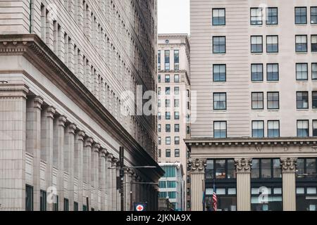 The Wanamaker Building (left), the first department store in the USA ...