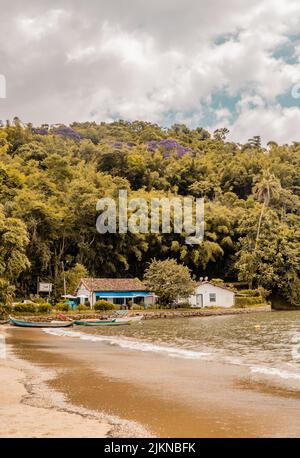 Praia do Pontal beach in Paraty, Rio de Janeiro, Brazil Stock Photo - Alamy