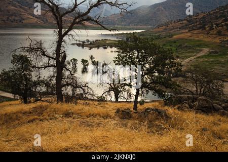 Top travel stop, Lake Kaweah just south of Sequoia National Park ...