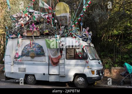 Old Mercedes Benz Camper Van Stock Photo - Alamy