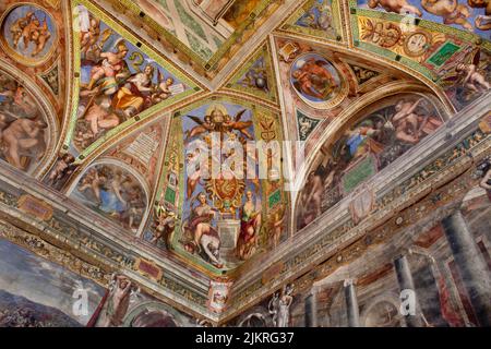 Ceiling fresco in one of the Rafael Rooms in the Vatican Museums Stock Photo - Alamy