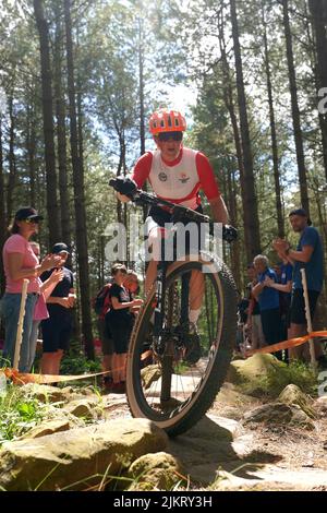 Jersey's Lisa Mansell (centre) during Women's Cross-country final at ...
