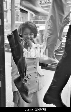 NANCY WILSON (1937-2018) American singer shopping for boots on Oxford ...