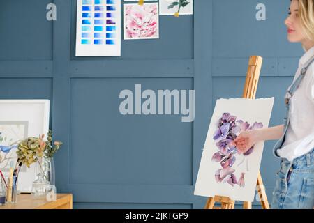 art therapy painting class watercolor draw teacher Stock Photo - Alamy